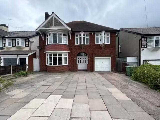 Charming 1 BA 5 bedroom detached house for rent in Hagley Road.