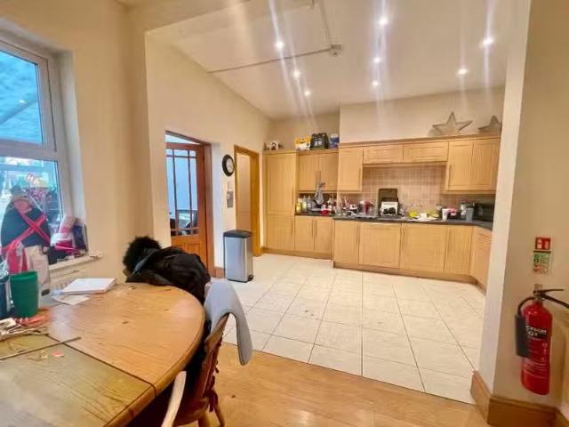 Deal! 1 BA 5 bedroom house share for rent in Gladstone Road, C.