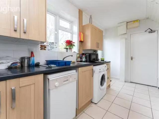 Rental! 1 BA 5 bedroom semi detached house for rent in Hillsid.