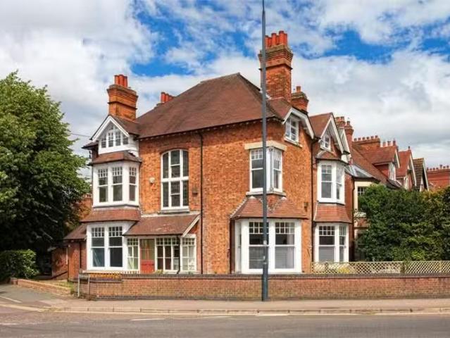 Cheap 1 BA 1 bedroom apartment for rent in Manor House, Clifto.
