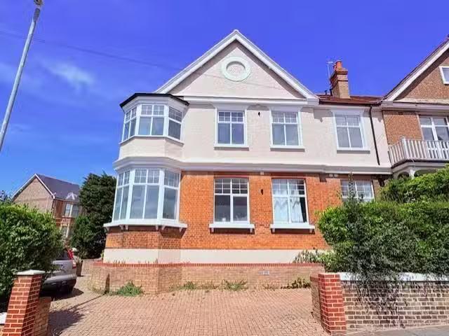 Just in! 1 BA 1 bedroom apartment for rent in Approach Road, M.