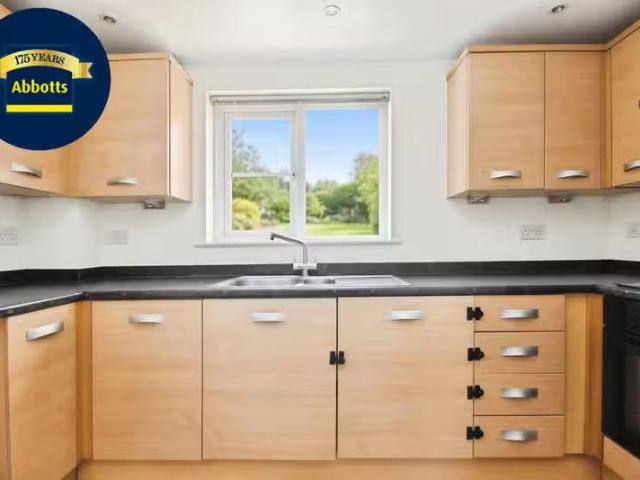 Nice 1 BA 1 bedroom apartment for rent in Baden Powell Close.