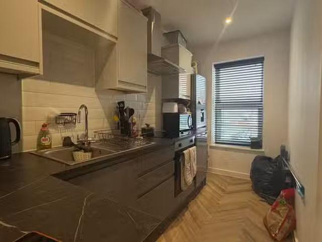 Just in! 1 BA 1 bedroom apartment for rent in Cowbridge Road E.