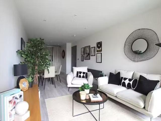 Unique 1 BA 1 bedroom apartment for rent in High Street, Walth.