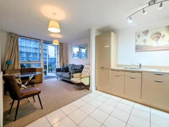 Cheap 1 BA 1 bedroom apartment for rent in Longleat Avenue, Bi.