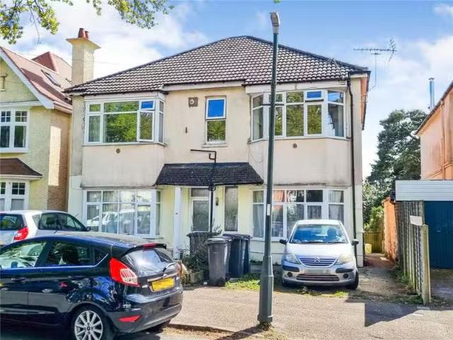 Just in! 1 BA 1 bedroom apartment for rent in Richmond Park Av.