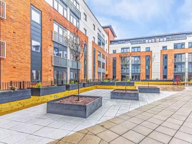 Cozy 1 BA 1 bedroom apartment for rent in The Quadrant, Summer.
