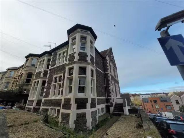 Charming 1 BA 1 bedroom apartment for rent in Top Floor Flat B.