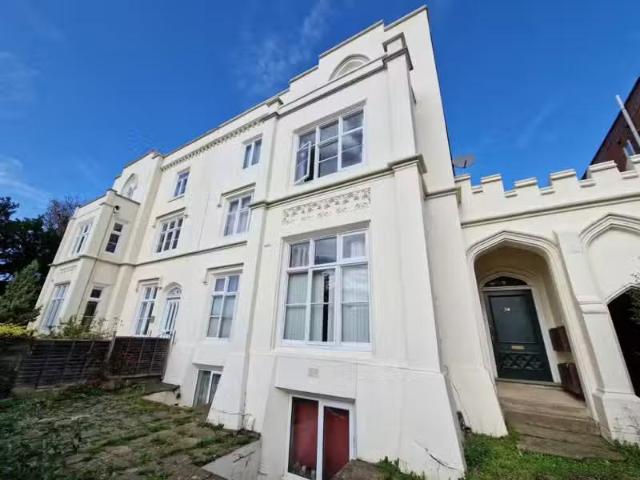 For Rent! 1 BA 1 bedroom apartment for rent in Warwick Place.