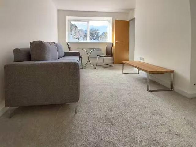 Cheap 1 BA 1 bedroom apartment for rent in West Parade, Halif.