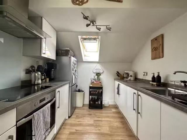 Charming 1 BA 1 bedroom apartment for rent in Wilder Street, S.