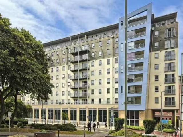 Rental! 1 BA 1 bedroom apartment for rent in Woking, Surrey, G.
