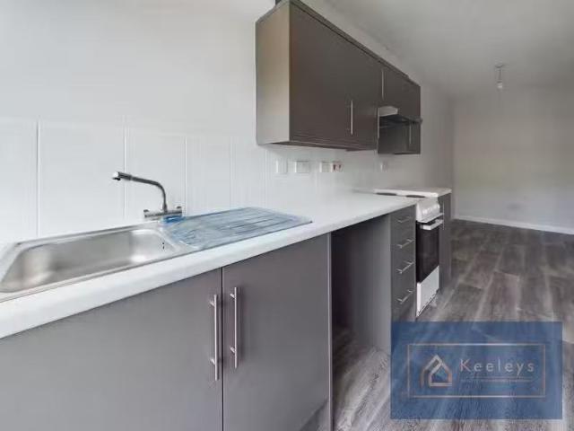 Deal! 1 BA 1 bedroom ground floor flat for rent in Crown Lane.