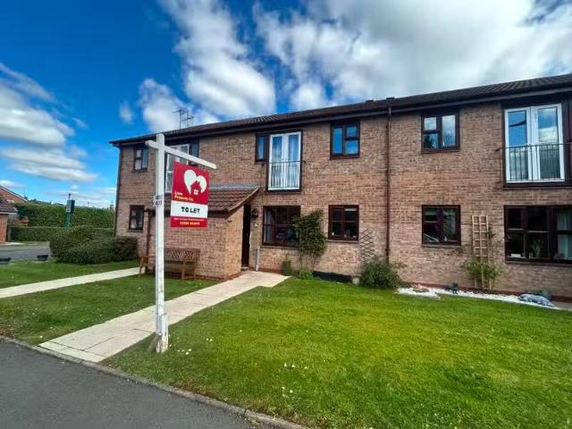 Just in! 1 BA 1 bedroom ground floor flat for rent in Beckford.