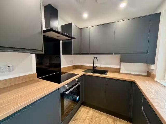 New 1 BA 1 bedroom ground floor flat for rent in Holburn Stree.