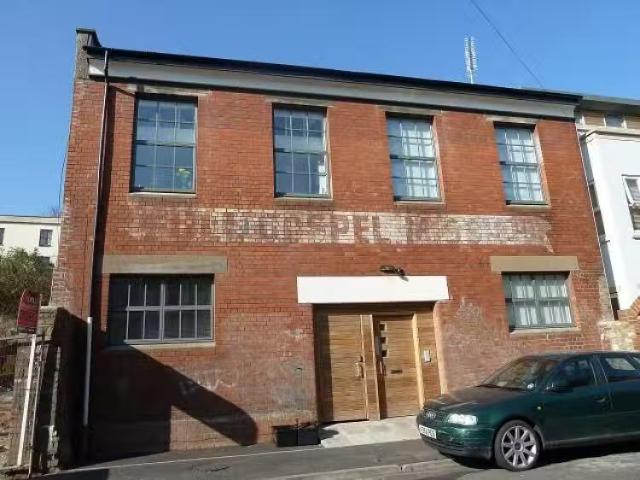 New 1 BA 1 bedroom ground floor flat for rent in Lower Chelten.