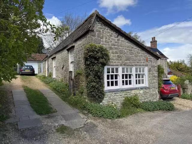 For Rent! 1 BA 1 bedroom detached house for rent in Candle Cot.