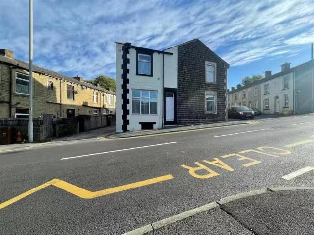 Charming 1 BA 1 bedroom end of terrace house for rent in Cobde.