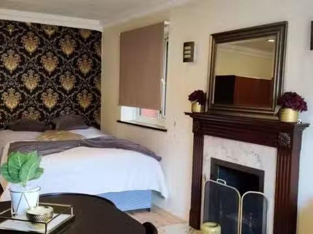 For Rent! 1 BA 1 bedroom Flat to rent, Ashley Drive, Isleworth.