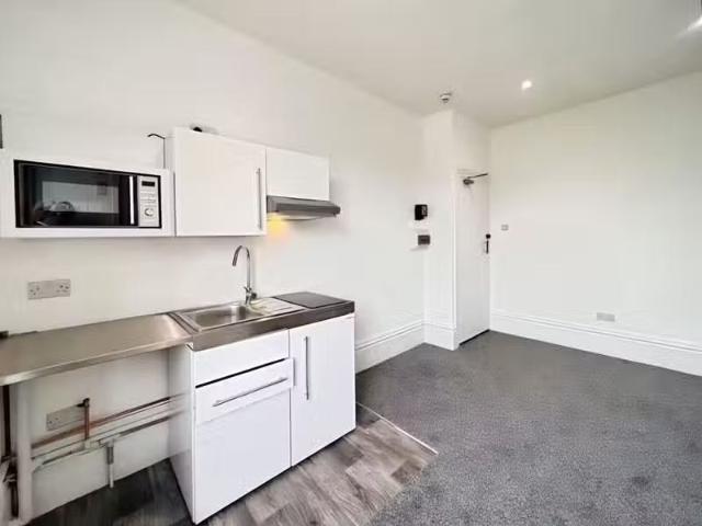 Just in! 1 BA 1 bedroom Flat to rent, Elphinstone Road, Souths.