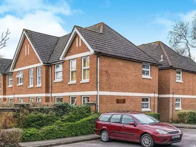 Deal! 1 BA 1 bedroom Flat to rent, Regents Park Road, Southamp.