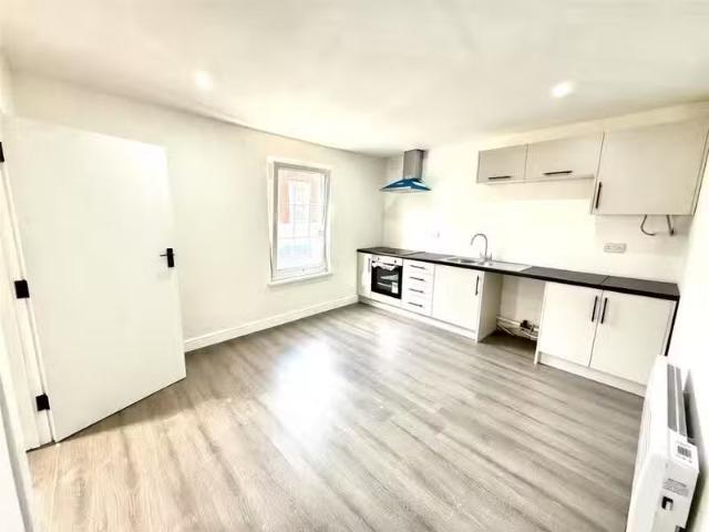 Nice 1 BA 1 bedroom Flat to rent, Tower Street, Dudley, DY1 £.