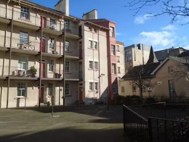 For Rent! 1 BA 1 bedroom Flat to rent, Tron Square, Edinburgh.