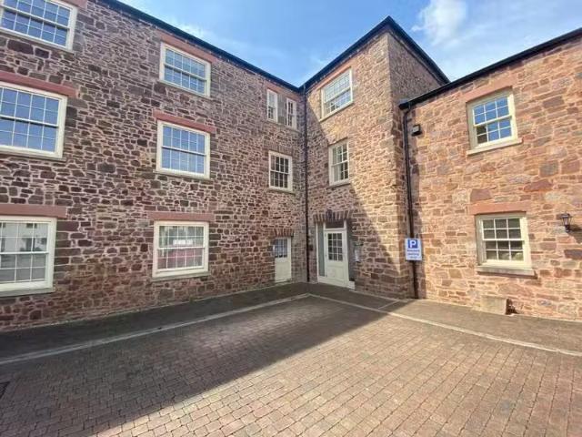 Charming 1 BA 1 bedroom flat for rent in 4 Perreyman Square, E.
