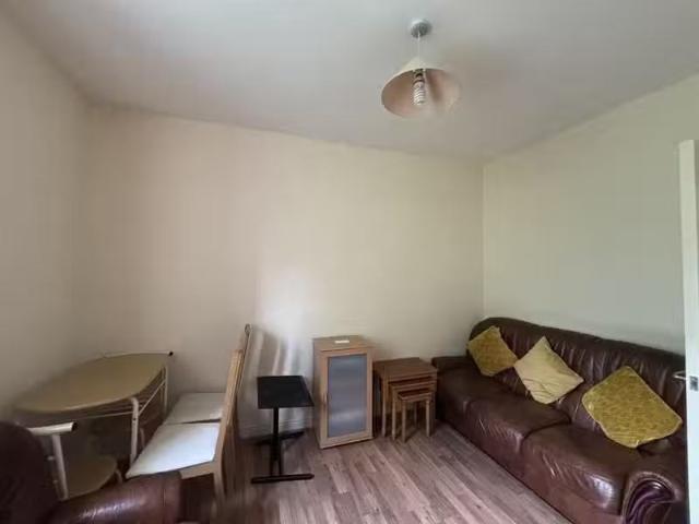 Rental! 1 BA 1 bedroom flat for rent in 7 Skene Square, Flat 6.