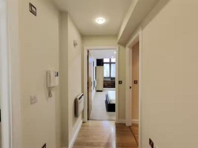 Rental! 1 BA 1 bedroom flat for rent in 19 Colonial Buildings.
