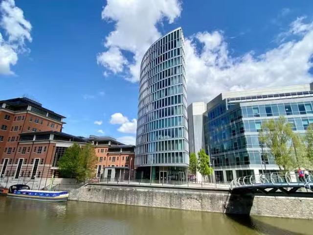 Cheap 1 BA 1 bedroom flat for rent in Temple Quay, The Eye, BS.