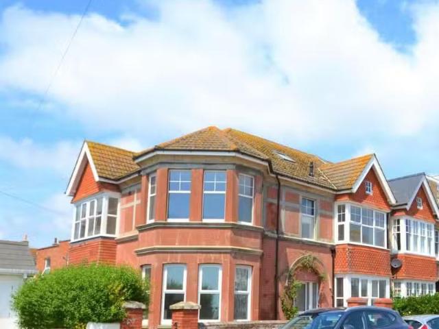 Just in! 1 BA 1 bedroom flat for rent in The Esplanade, Worthi.