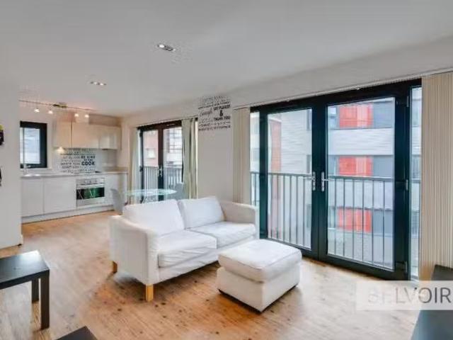 Just in! 1 BA 1 bedroom flat for rent in The Hub, 1 Clive Pass.
