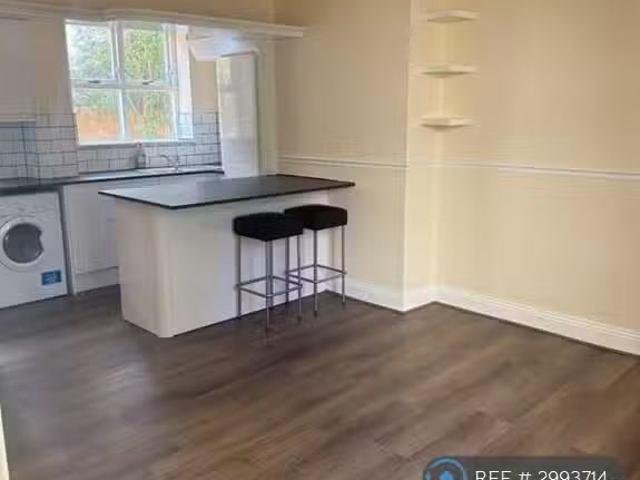 Rental! 1 BA 1 bedroom flat for rent in Tower House, West Byfl.