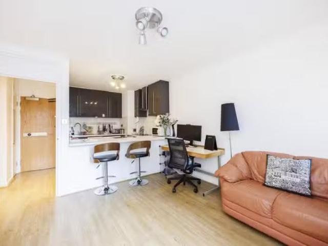 Cheap 1 BA 1 bedroom flat for rent in Upper Thames Street Lond.