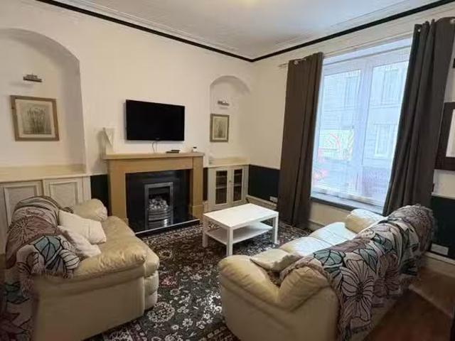 New 1 BA 1 bedroom flat for rent in Wallfield Crescent, Rosemo.