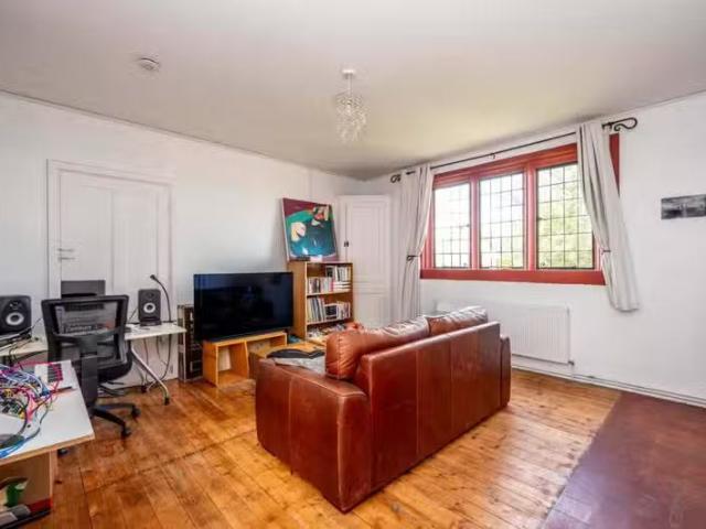 Unique 1 BA 1 bedroom flat for rent in Abbot Road, Guildford.