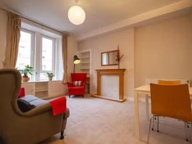 Charming 1 BA 1 bedroom flat for rent in Albert Street, Leith.