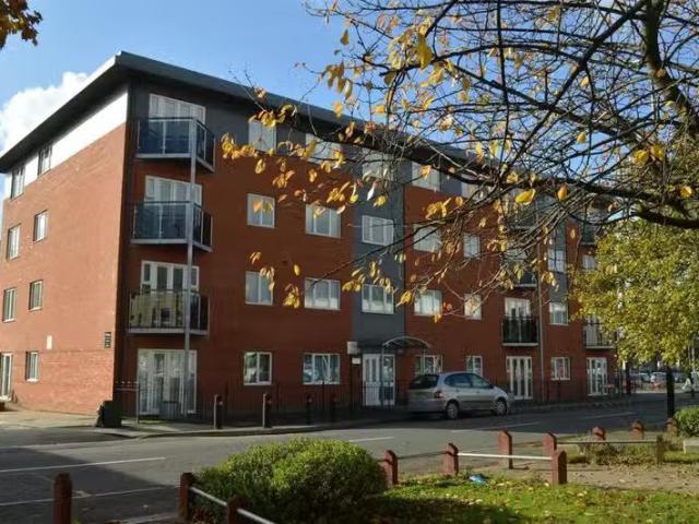 Nice 1 BA 1 bedroom flat for rent in Bodiam Hall, Lower Ford S.
