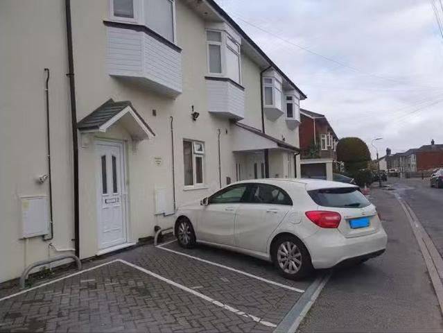 Unique 1 BA 1 bedroom flat for rent in Boscombe Grove Rd, Bosc.