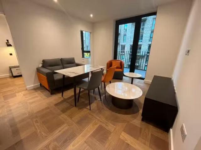 Nice 1 BA 1 bedroom flat for rent in Boxwood Gardens, London.