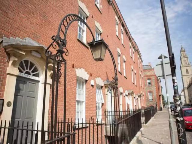 Nice 1 BA 1 bedroom flat for rent in Century Place St. Paul St.