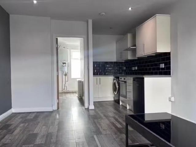 Cheap 1 BA 1 bedroom flat for rent in Coal Clough Lane, Burnle.