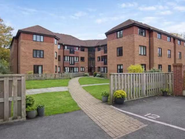 Just in! 1 BA 1 bedroom flat for rent in Frances Greeves House.