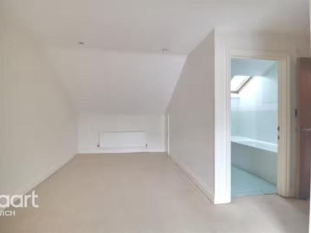 Charming 1 BA 1 bedroom flat for rent in Great Colman Street.