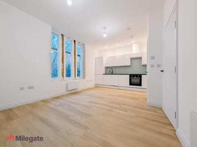 Cheap 1 BA 1 bedroom flat for rent in High Street, Beckenham.