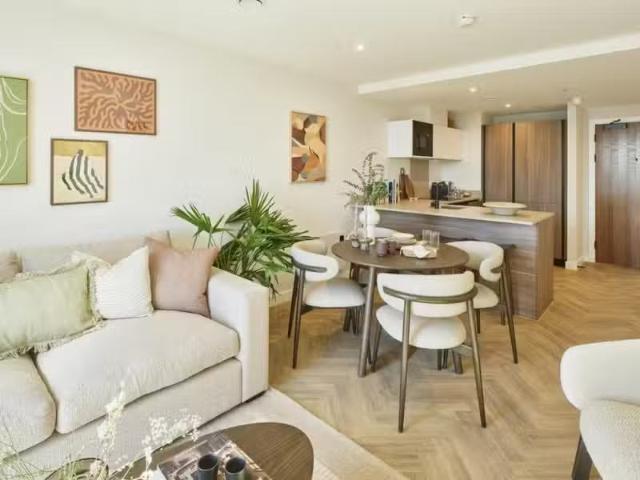Rental! 1 BA 1 bedroom flat for rent in One Eastside, 1 James.