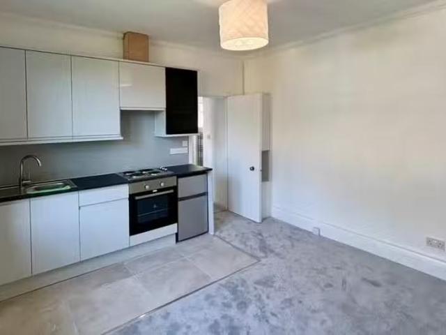 Deal! 1 BA 1 bedroom flat for rent in Portchester Road, Bourne.