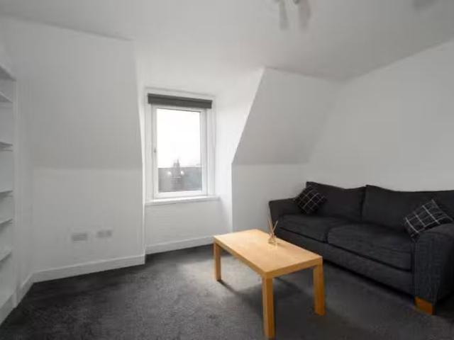 Just in! 1 BA 1 bedroom flat for rent in Portobello High Stree.