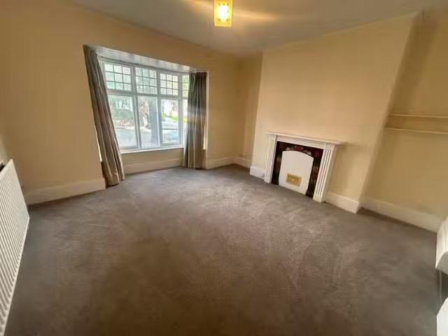 Cheap 1 BA 1 bedroom flat for rent in Portland Street, Leaming.